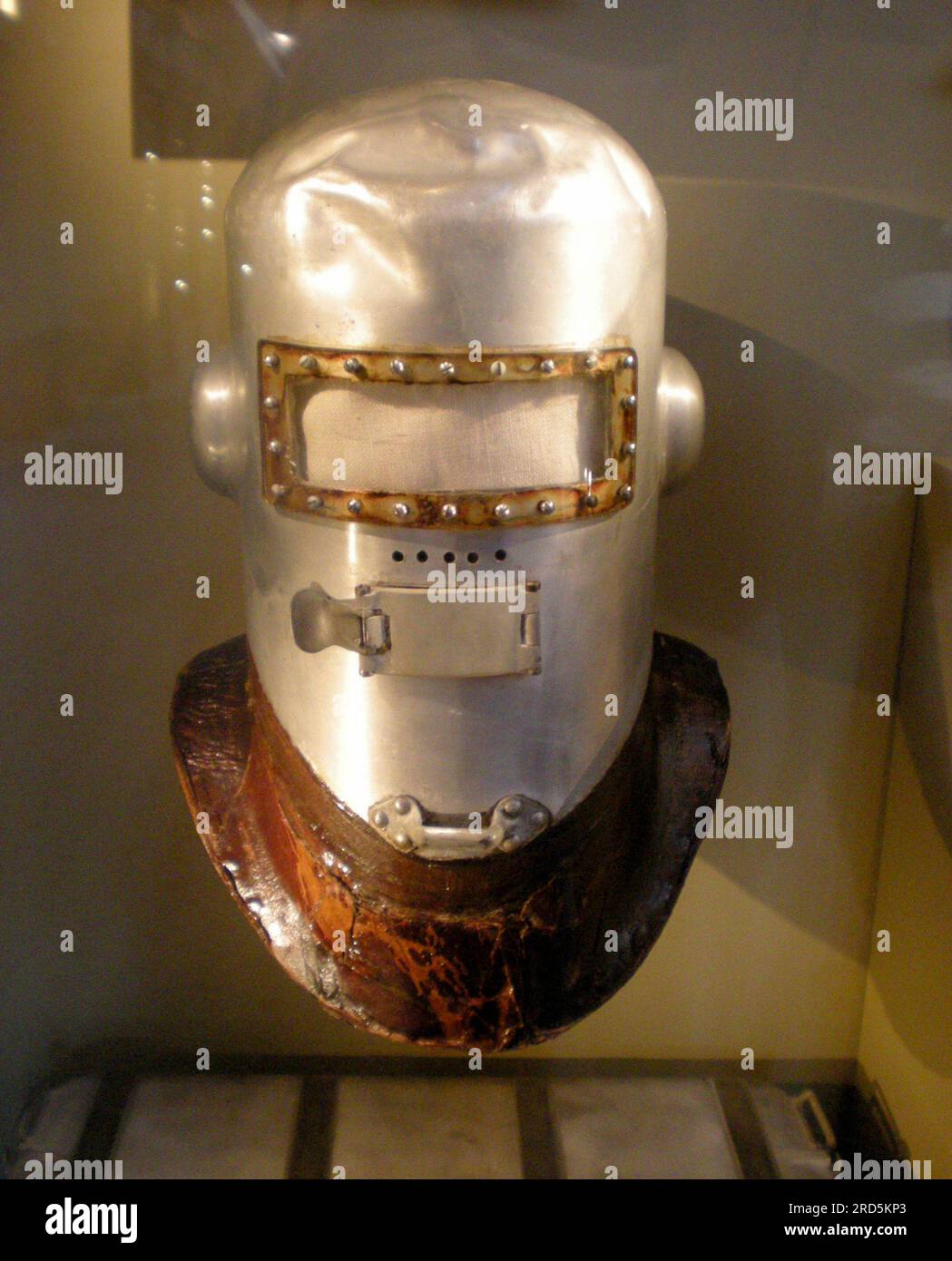 Helmet worn by Wiley Post with pressure suit 1 and 2 Stock Photo - Alamy
