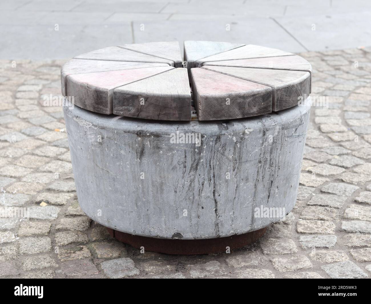 Round bench in Hoorn, The Netherlands Stock Photo - Alamy