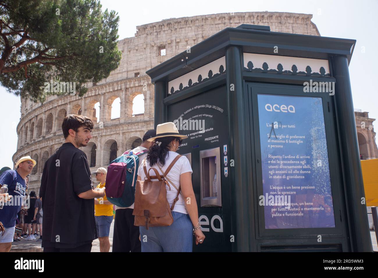 Rome, Italy. 18th July, 2023. Tourists queuing for water at an ACEA ...