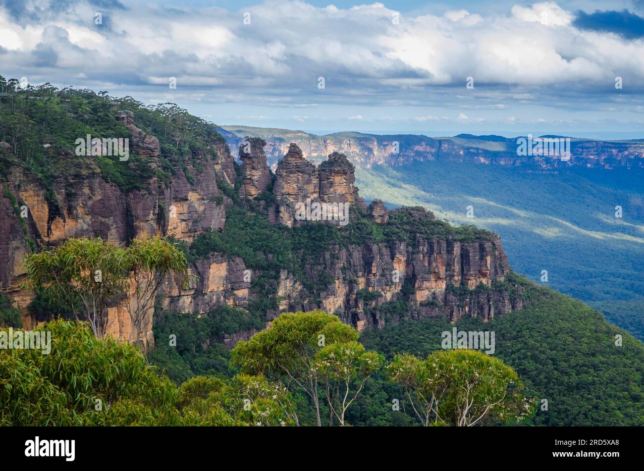 Image of the Three Sisters rock formation. View from Echo Point in the ...