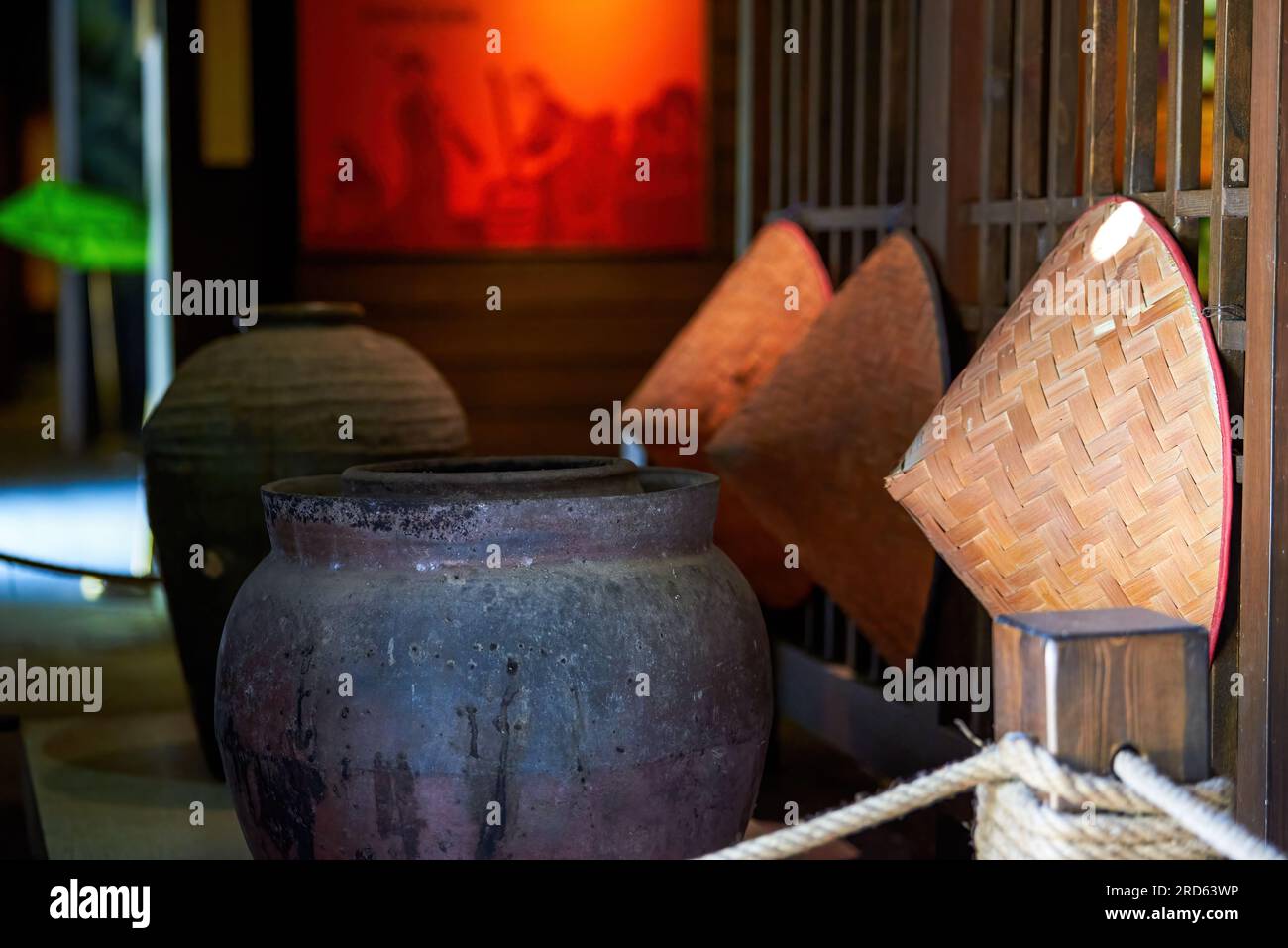 Ancient chinese jars hi-res stock photography and images - Alamy