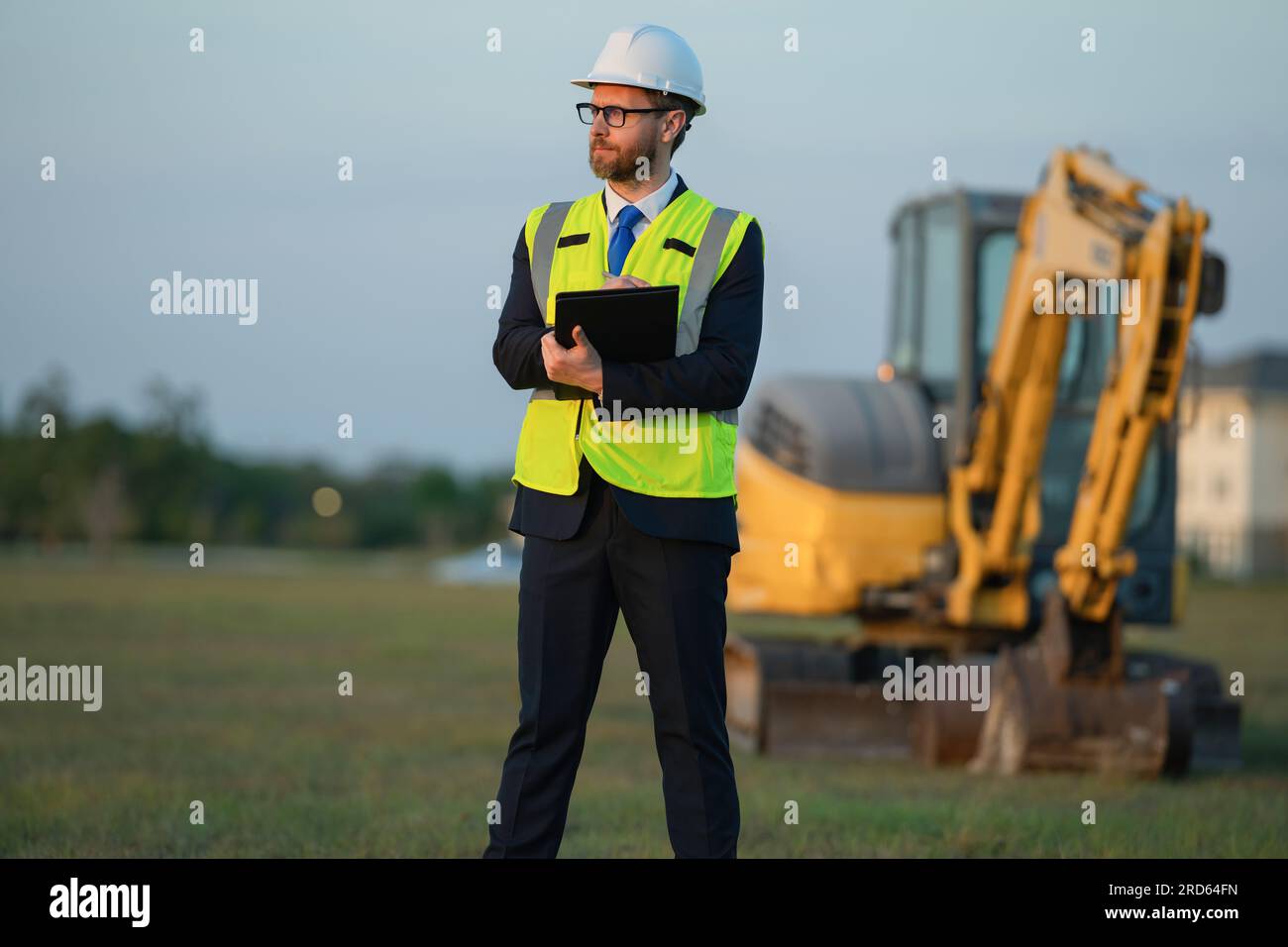 supervisor man outdoor. supervisor man wearing helmet. photo of ...