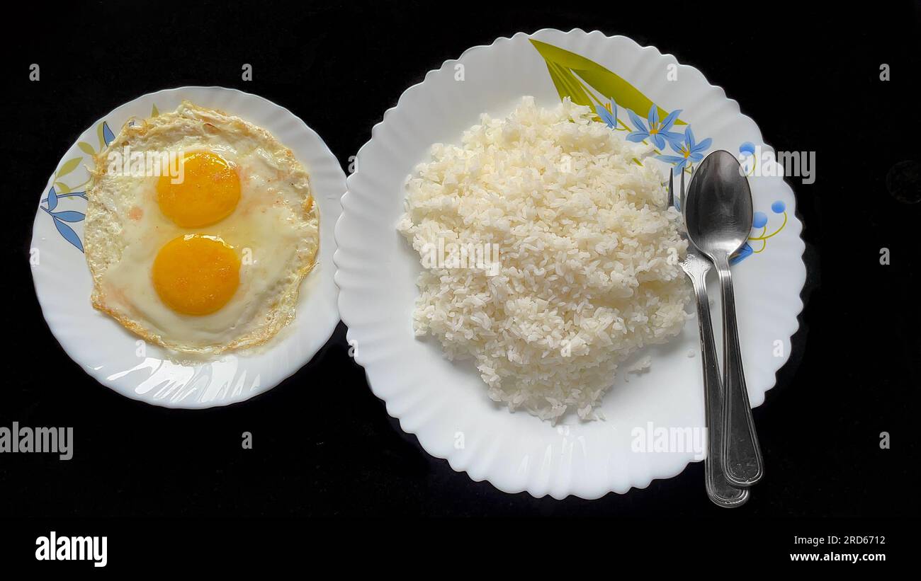 Cooked yellow rice in a black bowl hi-res stock photography and images ...