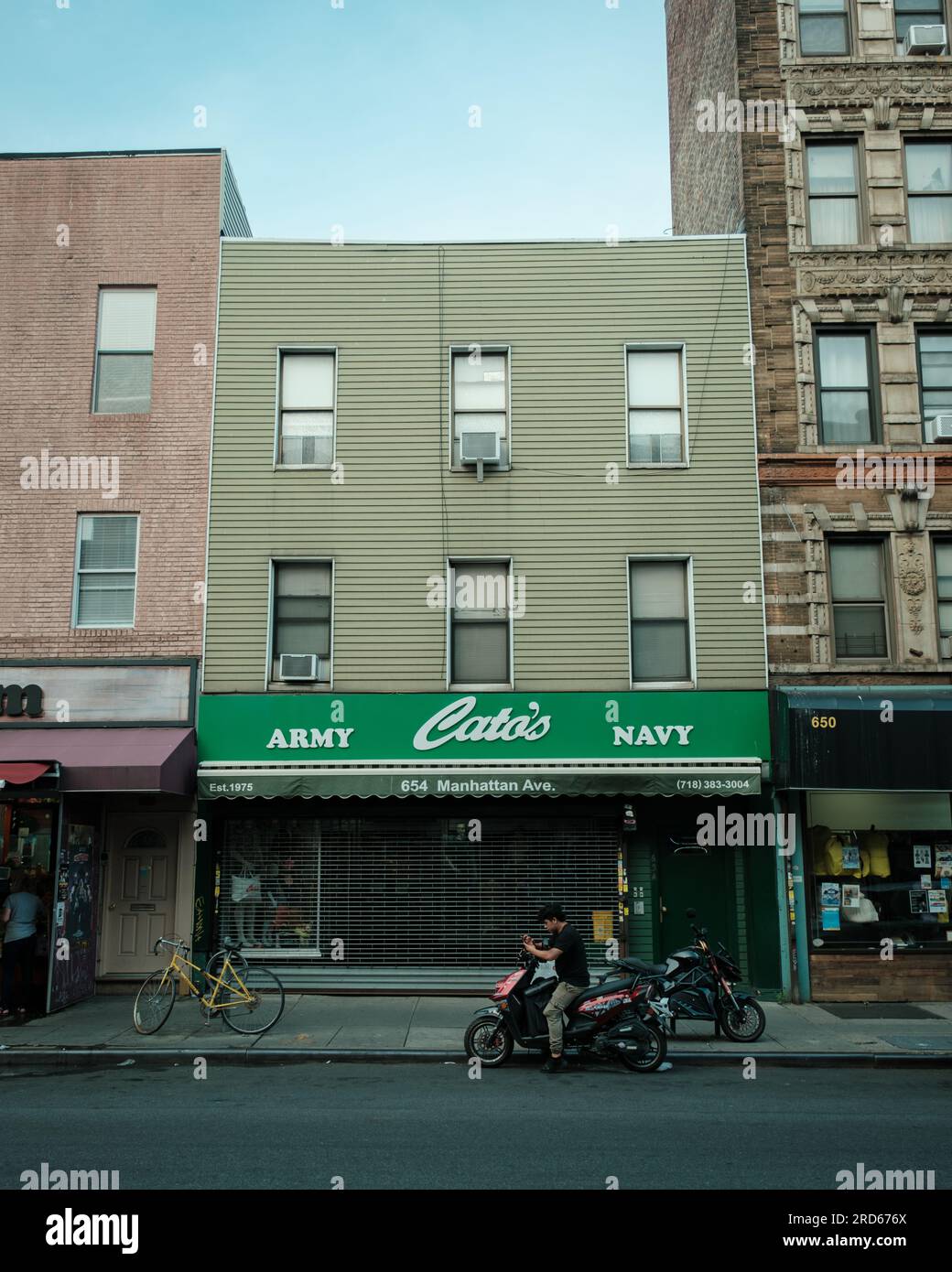 Navy signage hi-res stock photography and images - Alamy