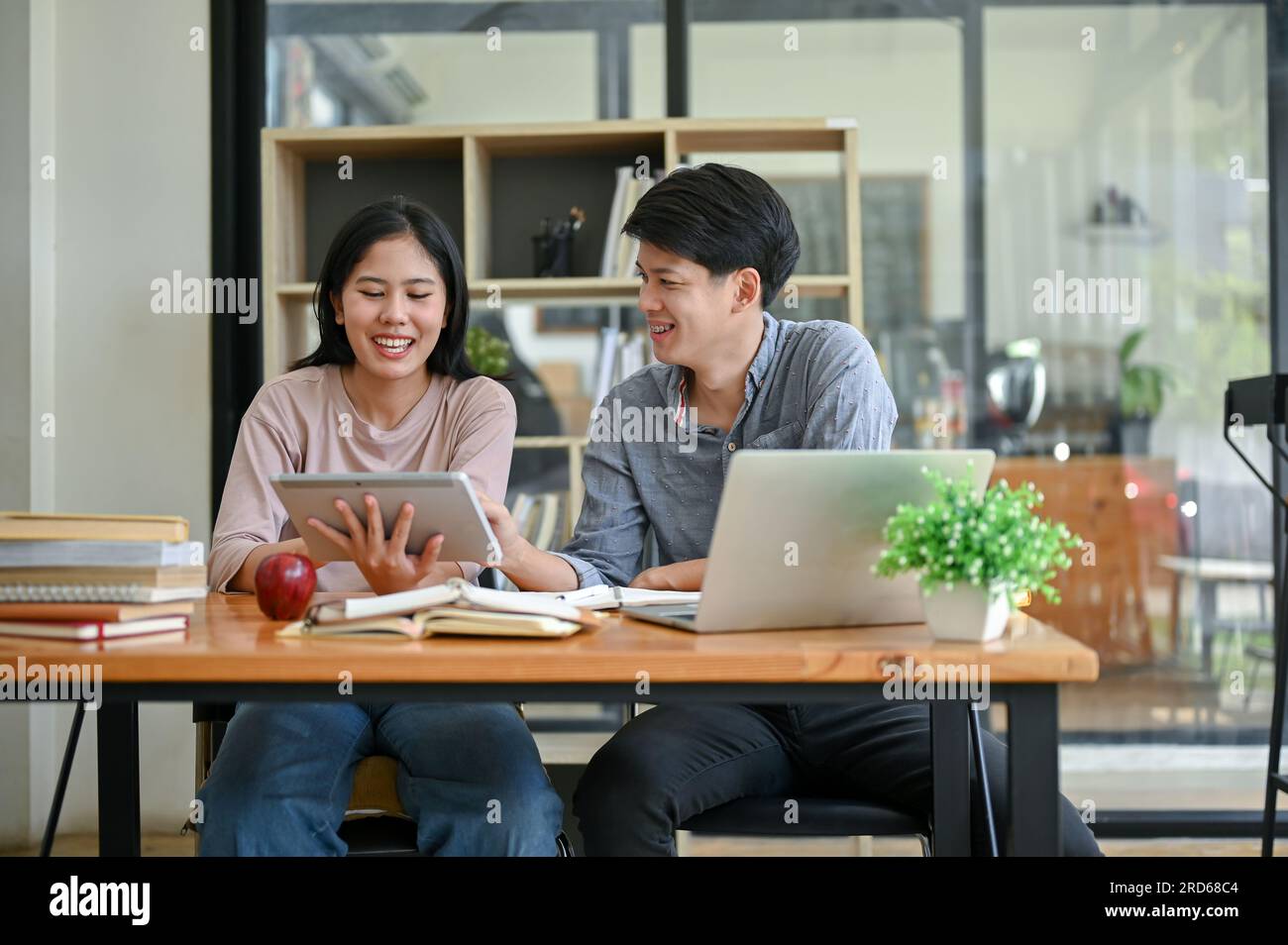 Helping university colleague hi-res stock photography and images - Alamy