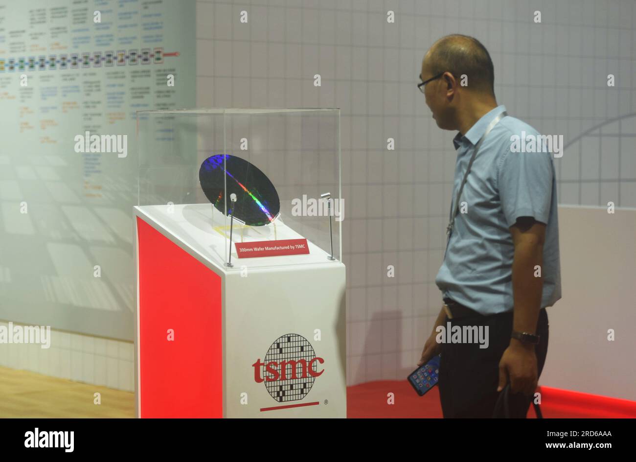 Nanjing, China. 19th July, 2023. NANJING, CHINA - JULY 19, 2023 - Visitors visit TSMC's 300mm ...