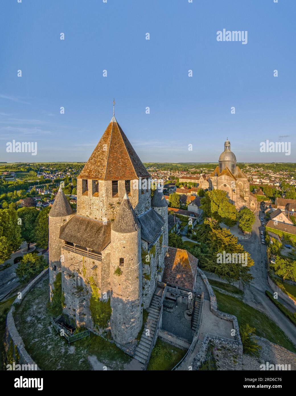 Seine et marne 77 provins medieval hi-res stock photography and images ...
