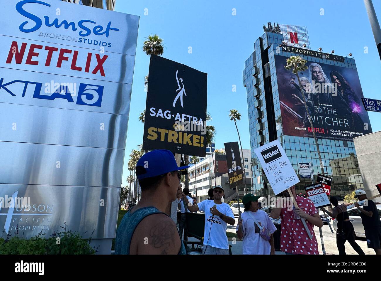Ktla studios hollywood hi-res stock photography and images - Alamy