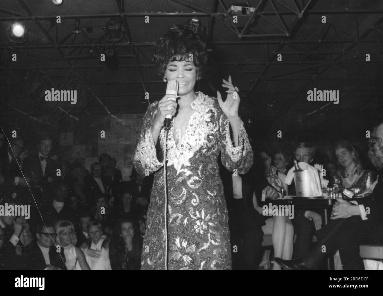 Singer nancy hi-res stock photography and images - Alamy