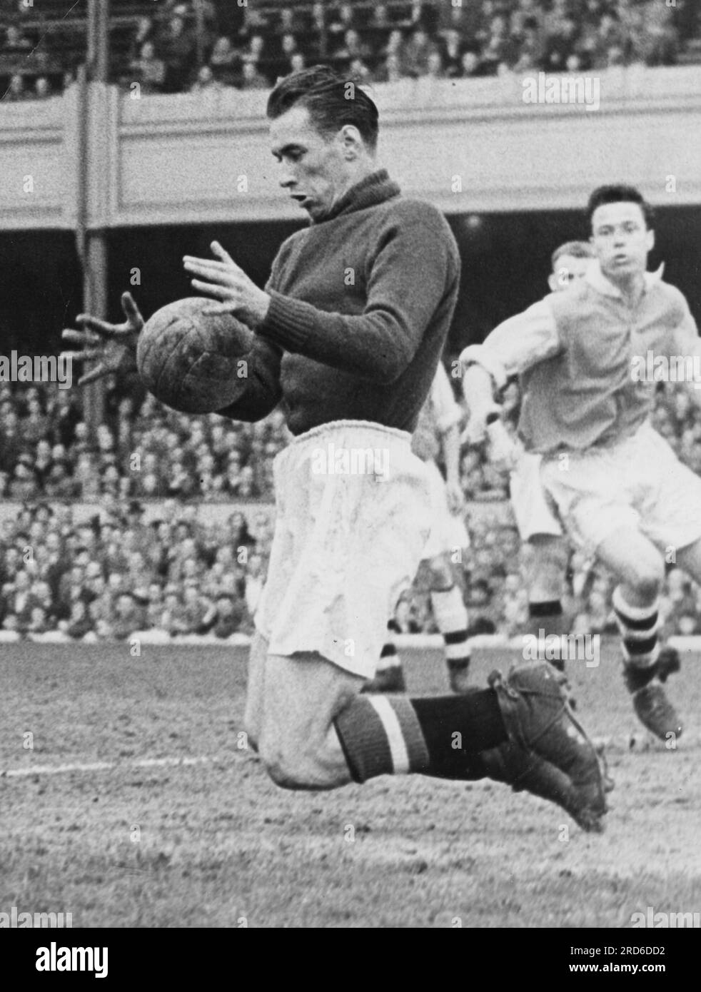 1950s football footballers hi-res stock photography and images - Alamy