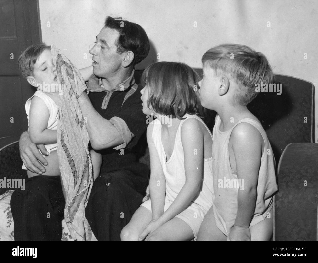 1950s father and children hi-res stock photography and images - Alamy