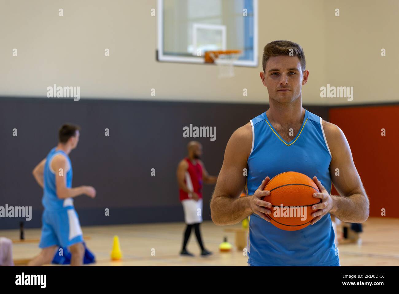 Basketball players and coach hi-res stock photography and images - Alamy