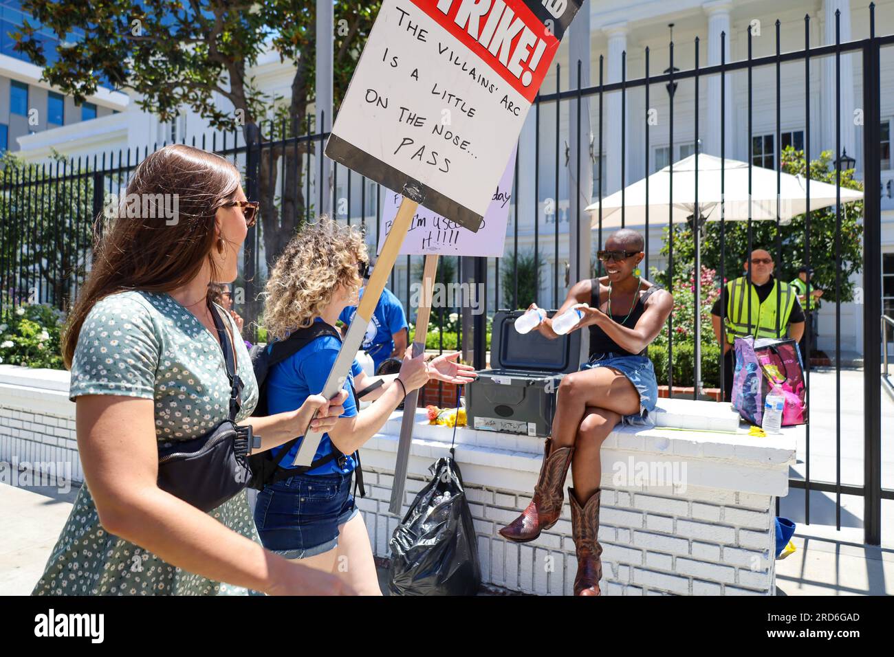 Carrying picket sign hi-res stock photography and images - Alamy