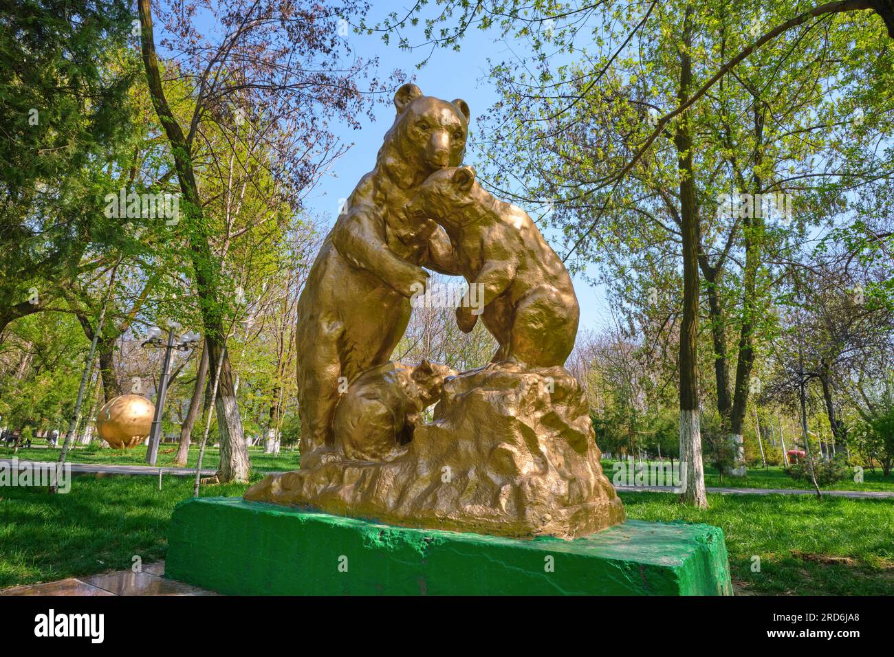 Gold Sculpture Central Park at Myra Dealba blog
