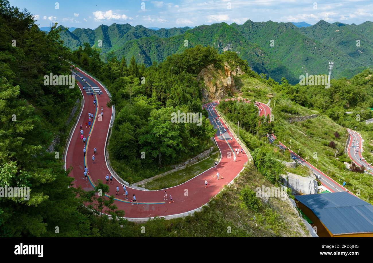 The 2023 Xiangyang Baokang Yaozhi River Marathon kicks off in Xiangyang ...
