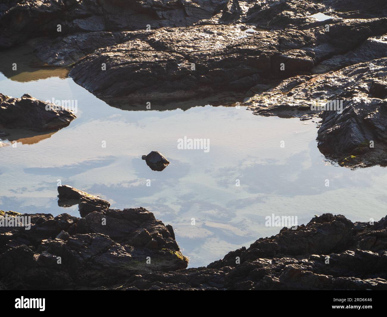 Large rockpool hi-res stock photography and images - Alamy