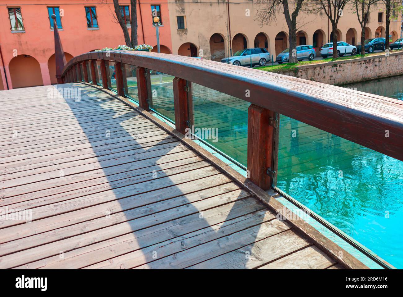 Outdoor glass balustrade hi-res stock photography and images - Alamy