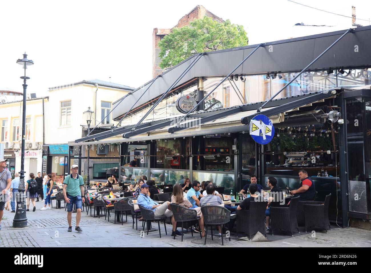 Restaurants, cafes and bars in the vibrant old town of Bucharest ...