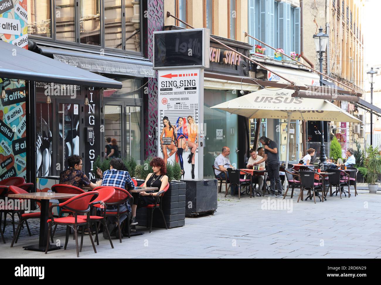 Restaurants, cafes and bars in the vibrant old town of Bucharest ...