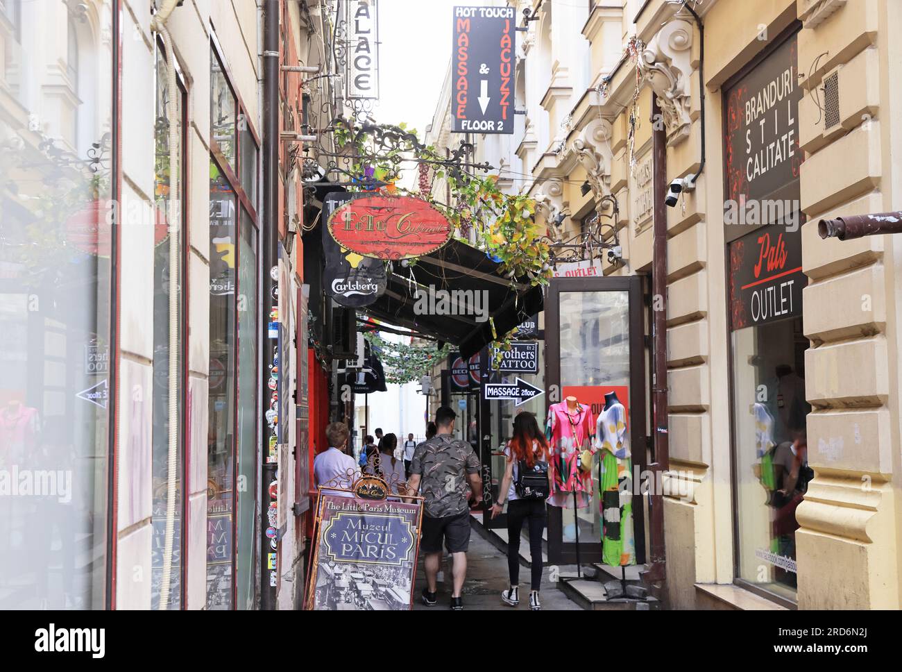 Restaurants, cafes and bars in the vibrant old town of Bucharest, Romania Stock Photo - Alamy