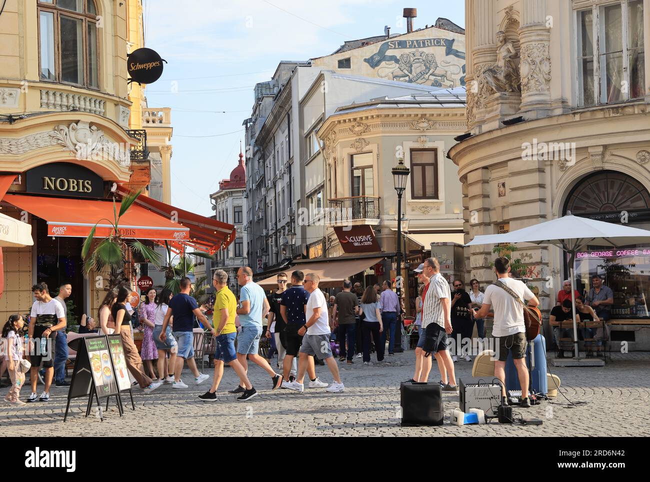 Restaurants, cafes and bars in the vibrant old town of Bucharest ...