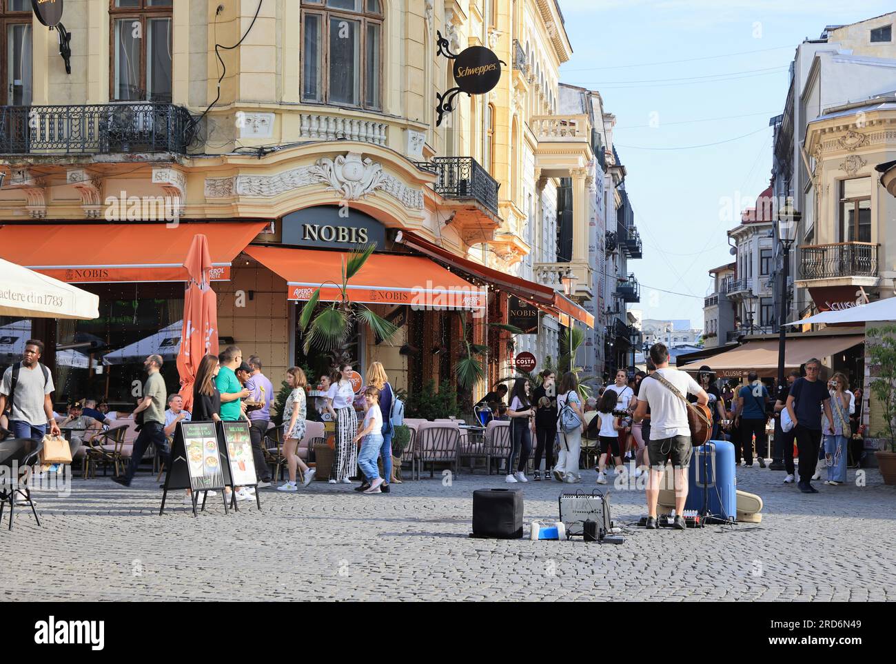 Restaurants, cafes and bars in the vibrant old town of Bucharest ...