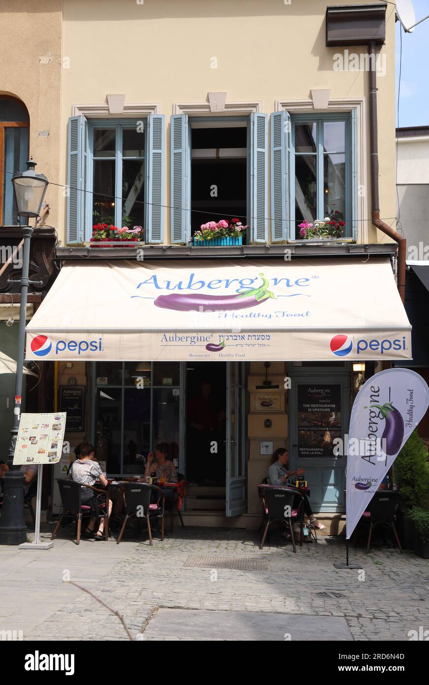 Restaurants, cafes and bars in the vibrant old town of Bucharest ...