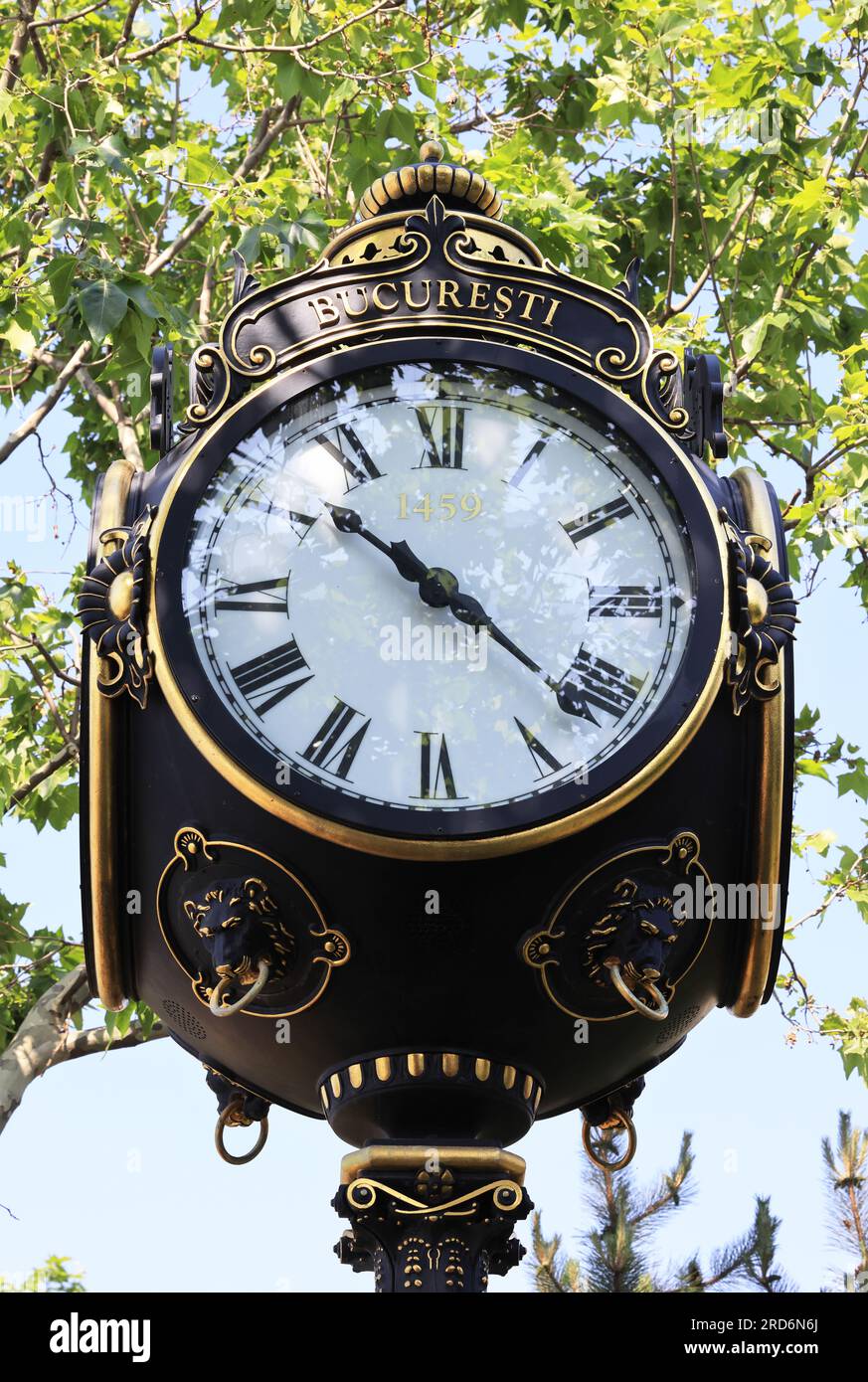 Historical clocks hi-res stock photography and images - Alamy