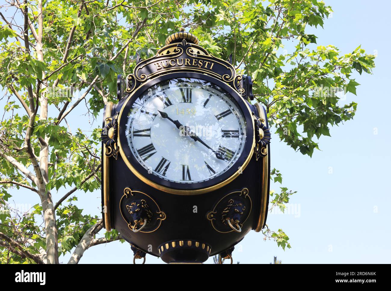Historical clocks hi-res stock photography and images - Alamy