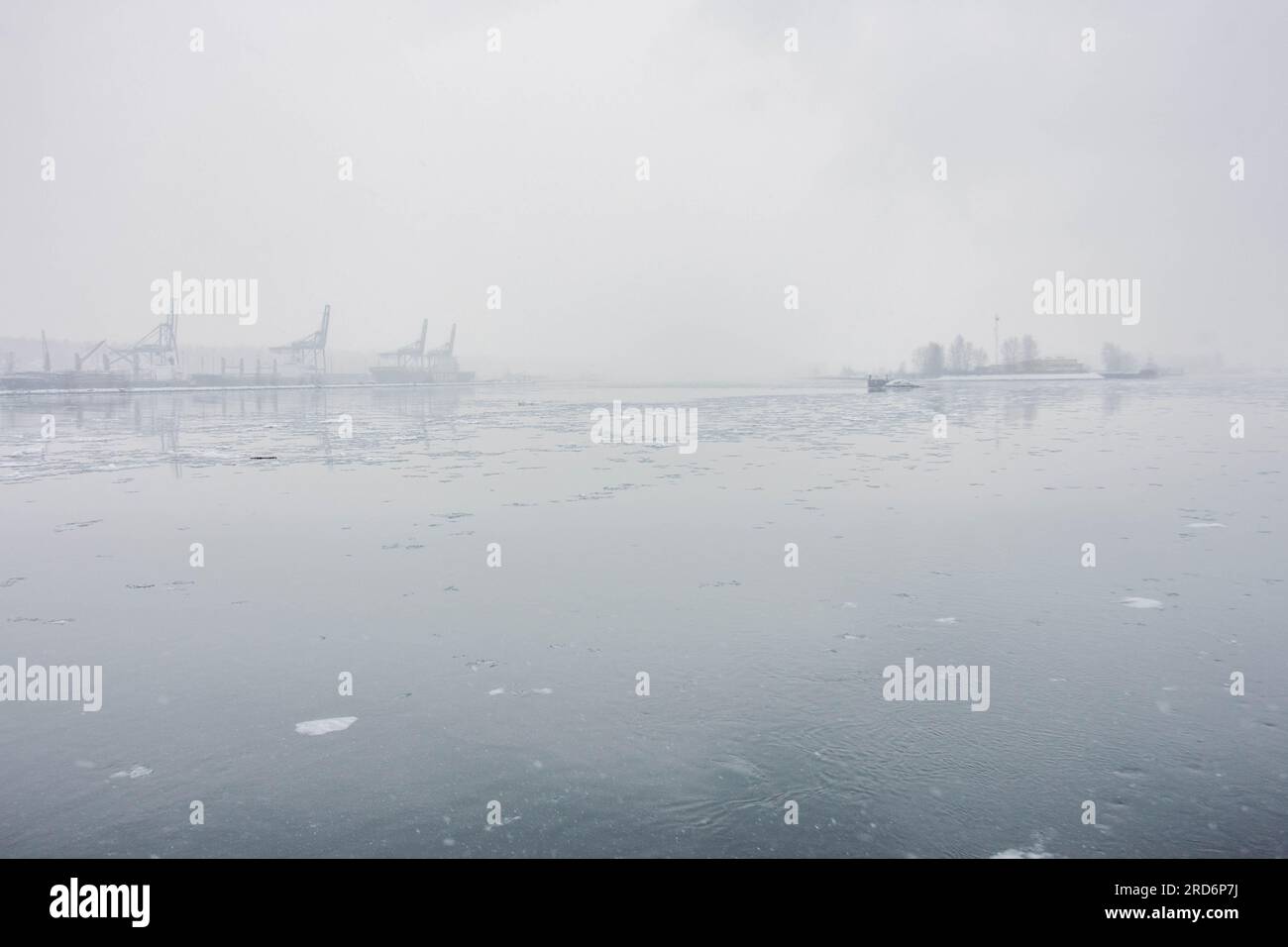 A lake freezes over in Vancouver during the winter months Stock Photo ...