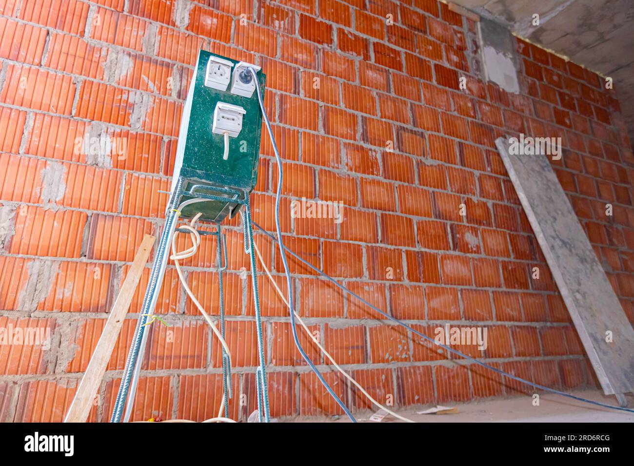 Distribution panel with Industrial multiphase power plugs and sockets ...