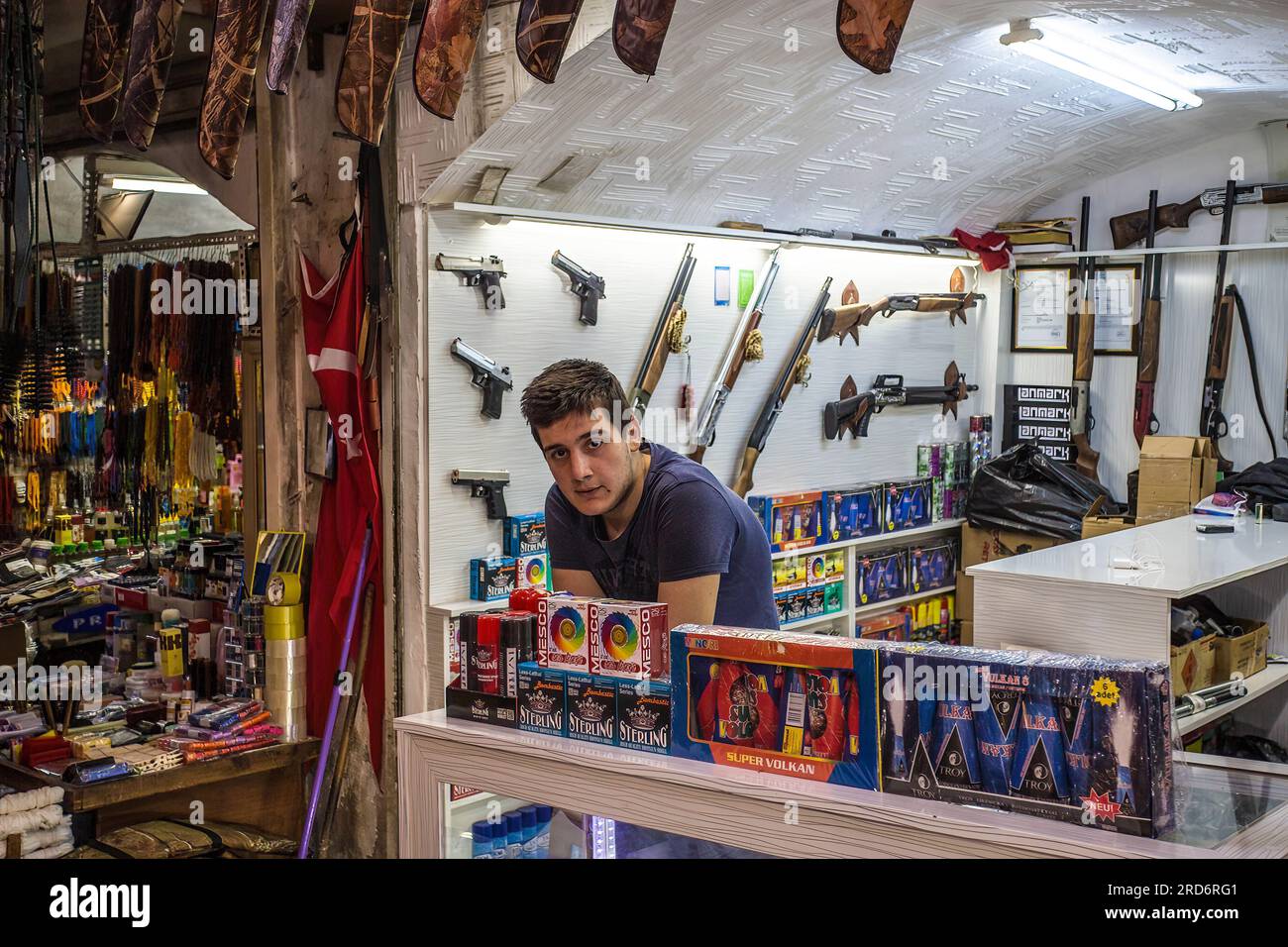 A gun shop Stock Photo - Alamy