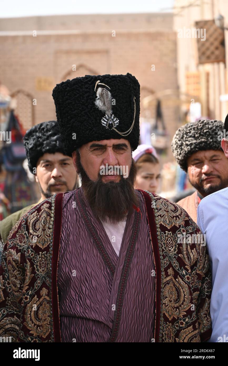 Uzbek actor dressed in historical costume during a break on the streets ...