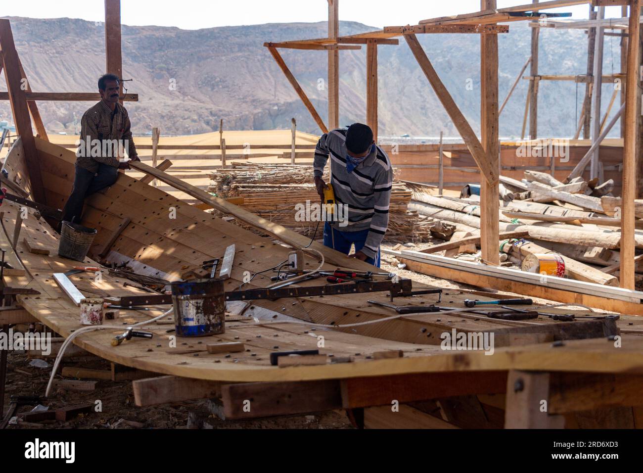Dhow factory hi-res stock photography and images - Alamy