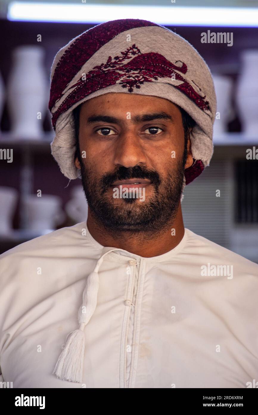 Omani headdress hi-res stock photography and images - Alamy