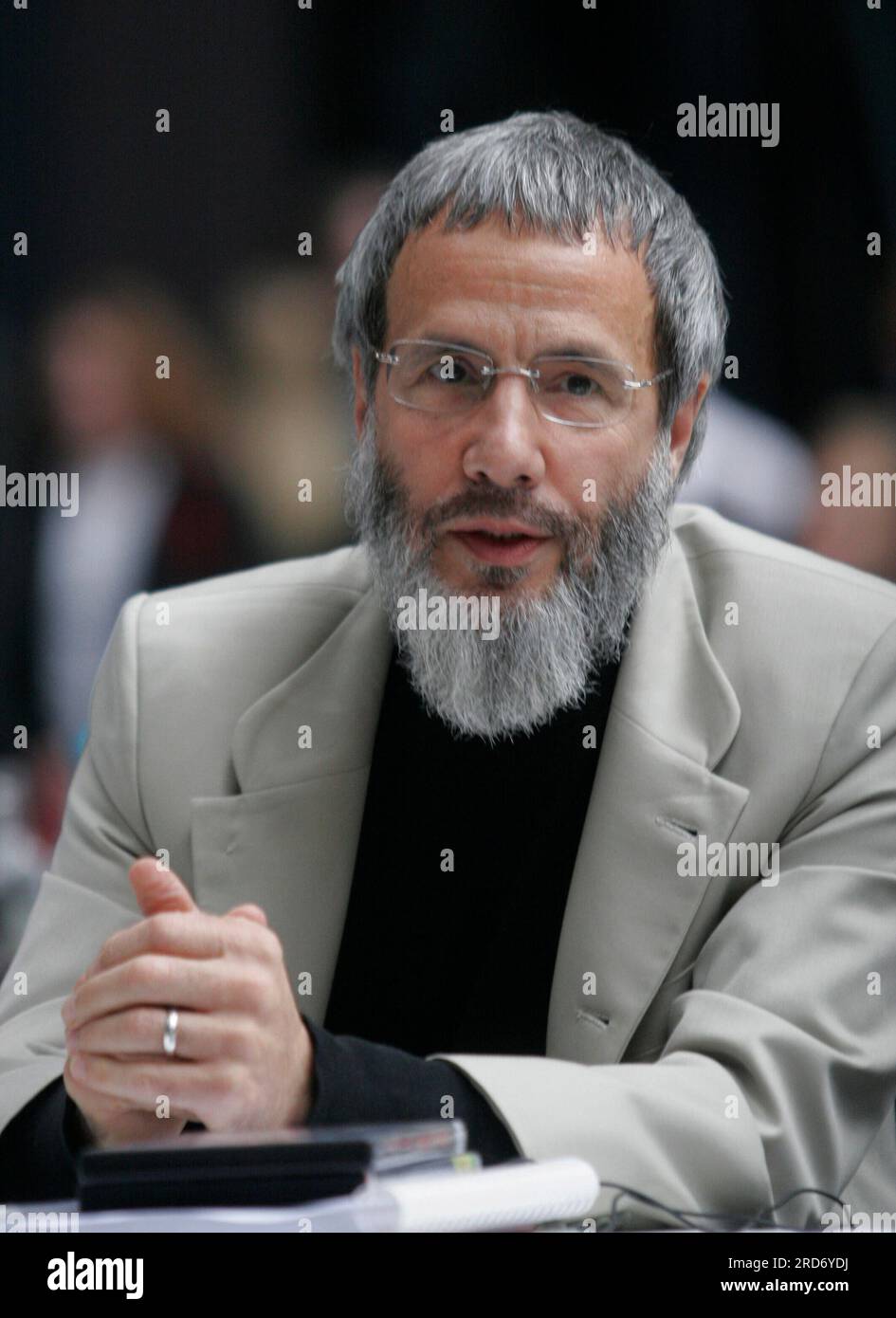 Singer yusuf hi-res stock photography and images - Alamy