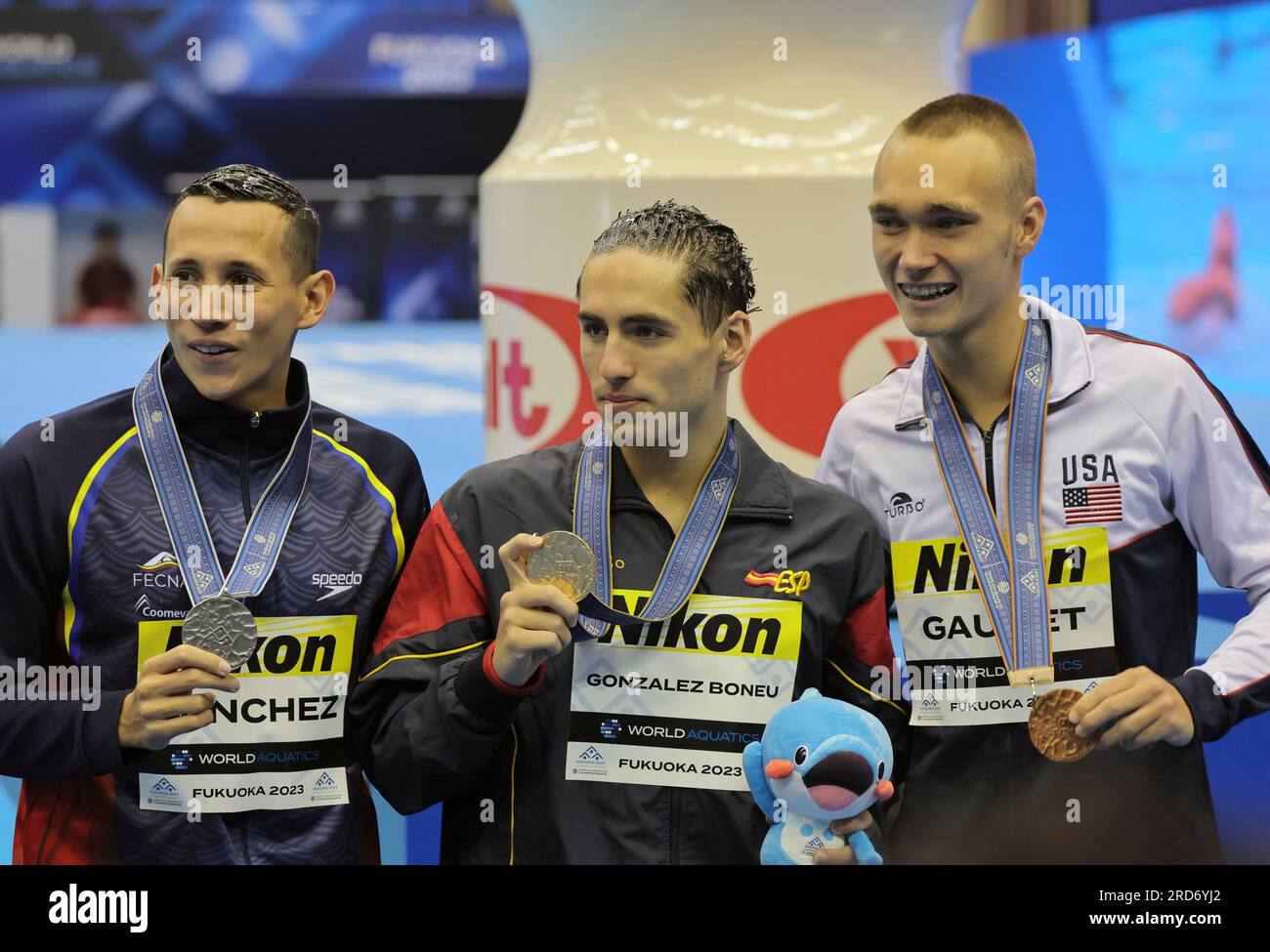 (L to R) Gustavo SANCHEZ of Colombia, silver, Dennis GONZALEZ BONEU of ...