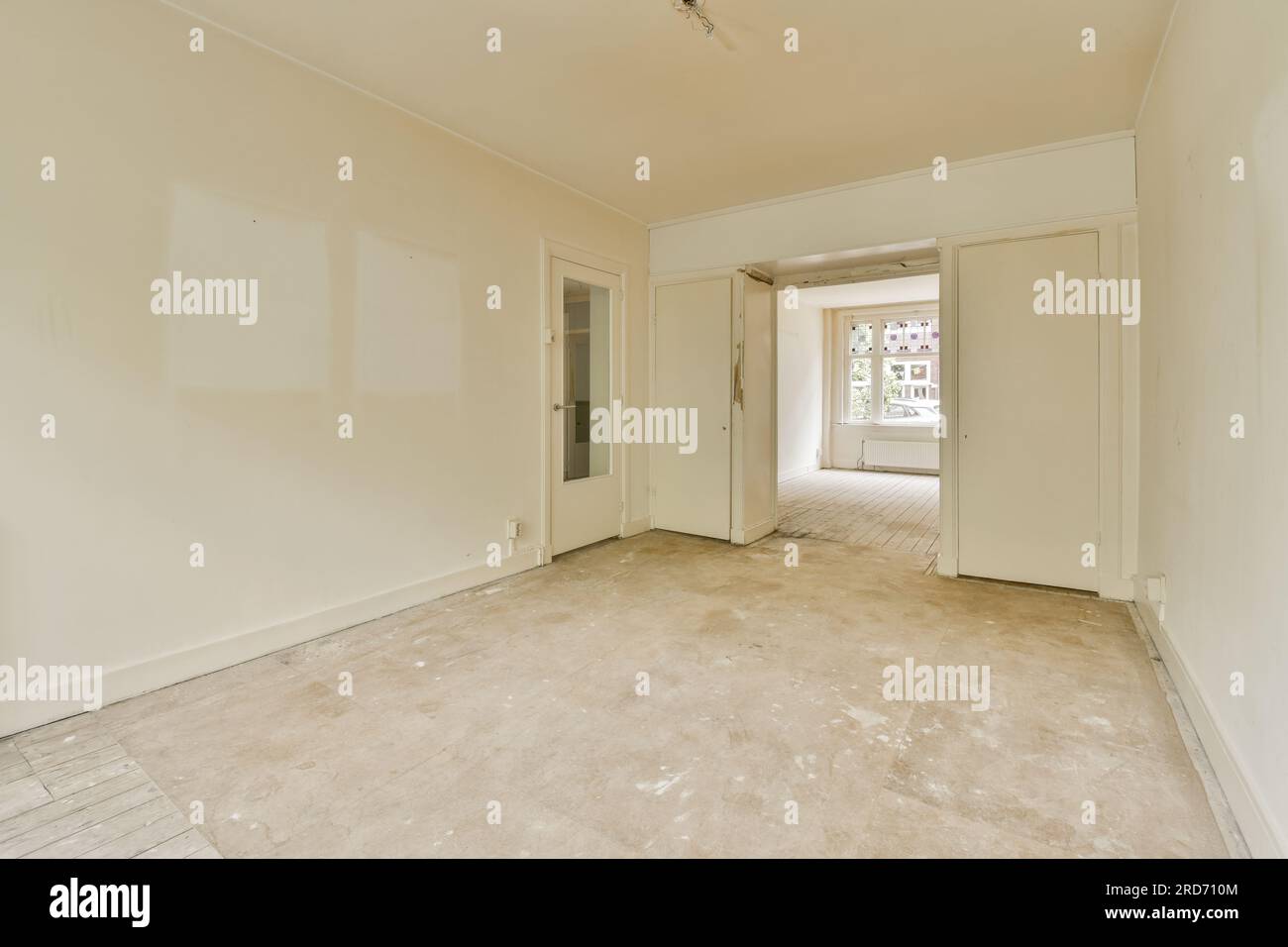 an empty room with white walls and no one person standing in the ...