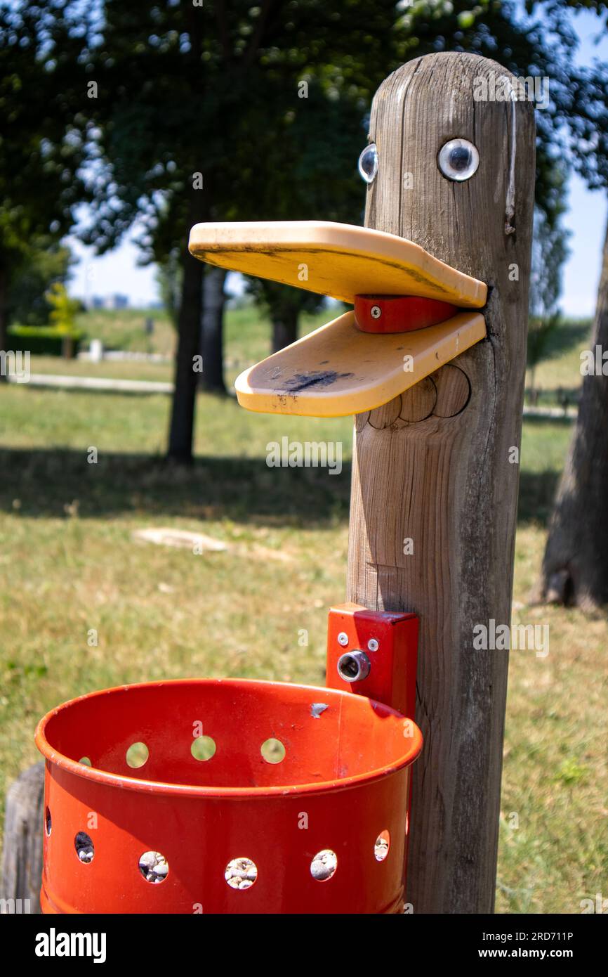 Duck plastic can hi-res stock photography and images - Alamy