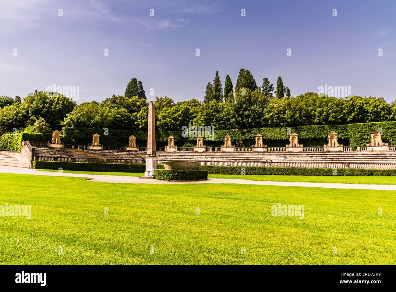 Lawn and statues in the Amphitheatre at Boboli Gardens, Florence ...