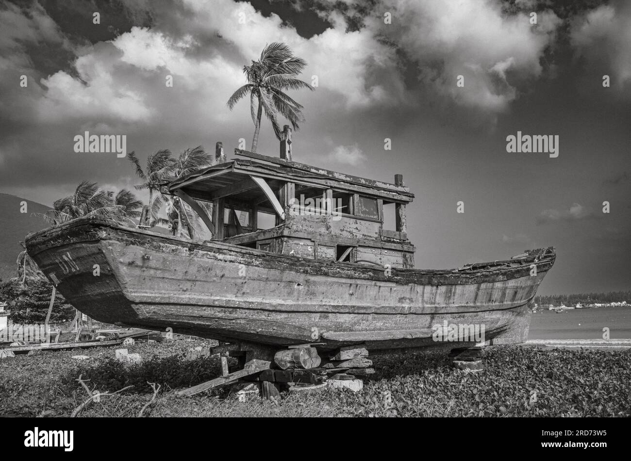Boat resting on blocks hi-res stock photography and images - Alamy