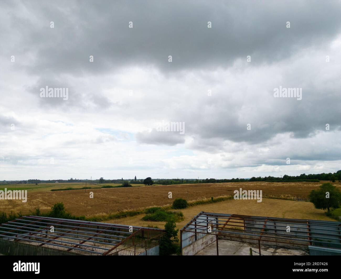 Ashford, Kent, UK. 19th Jul, 2023. UK Weather: Rain clouds head towards ...