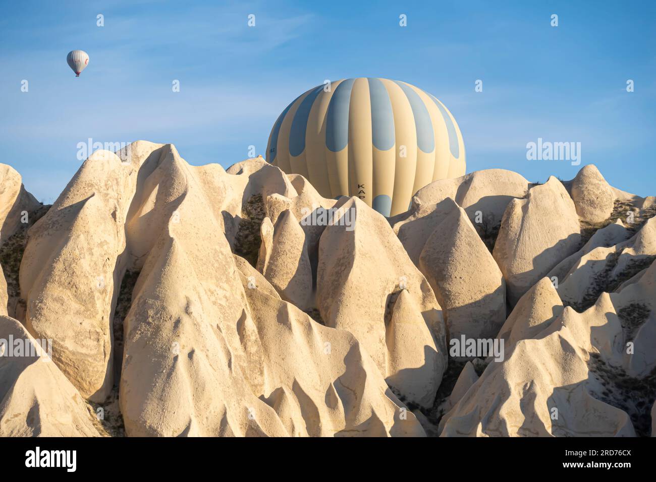 Hot air balloon behind the rocky formation hi-res stock photography and ...