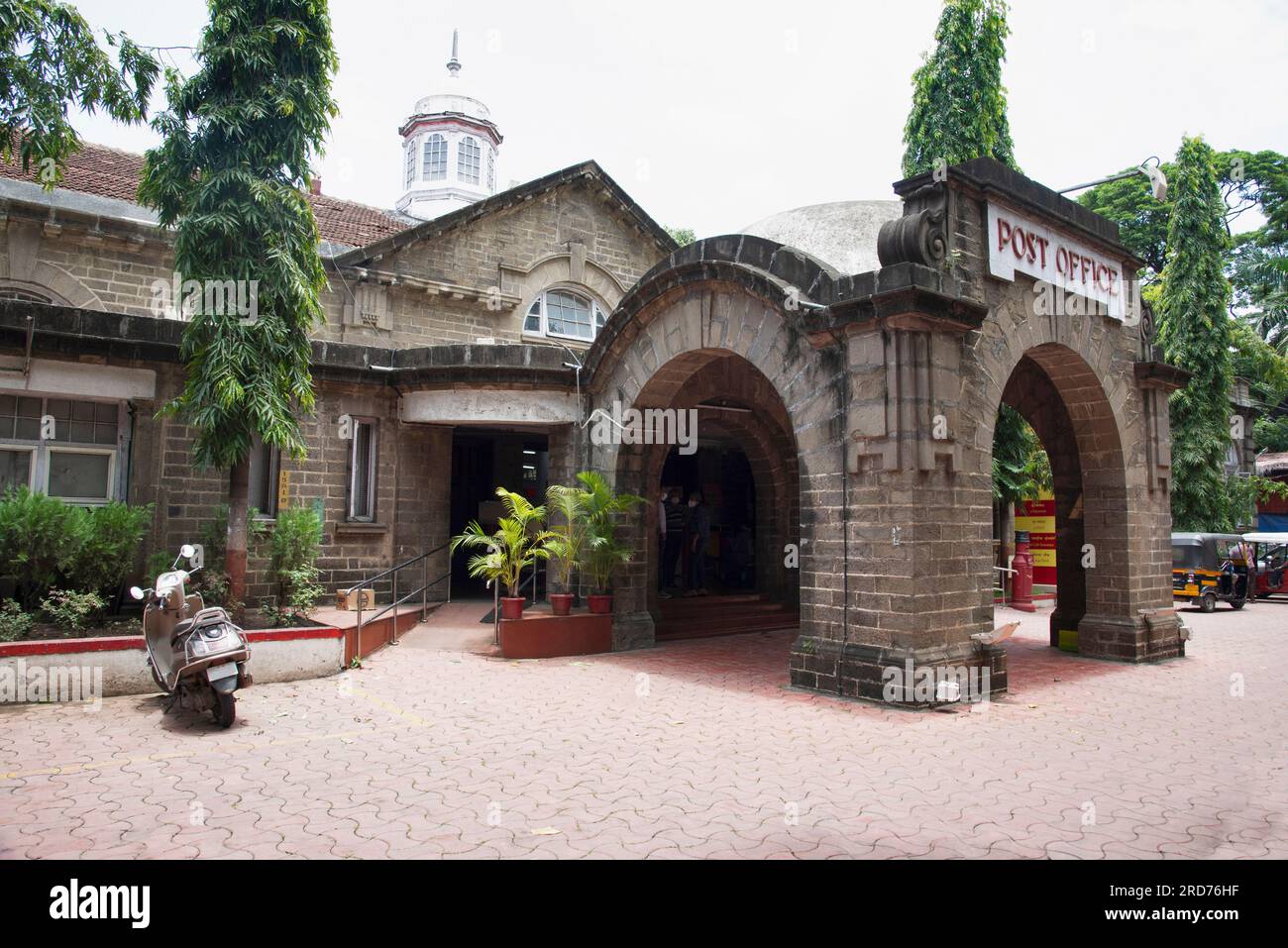 Pune- Façade of General Post office. Maharashtra, India Stock Photo - Alamy