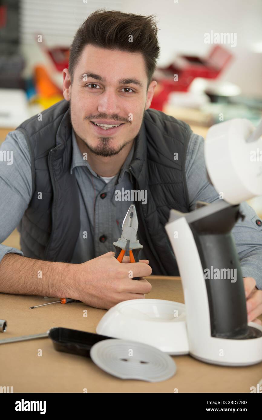 Man fixing coffee machine hi-res stock photography and images - Alamy