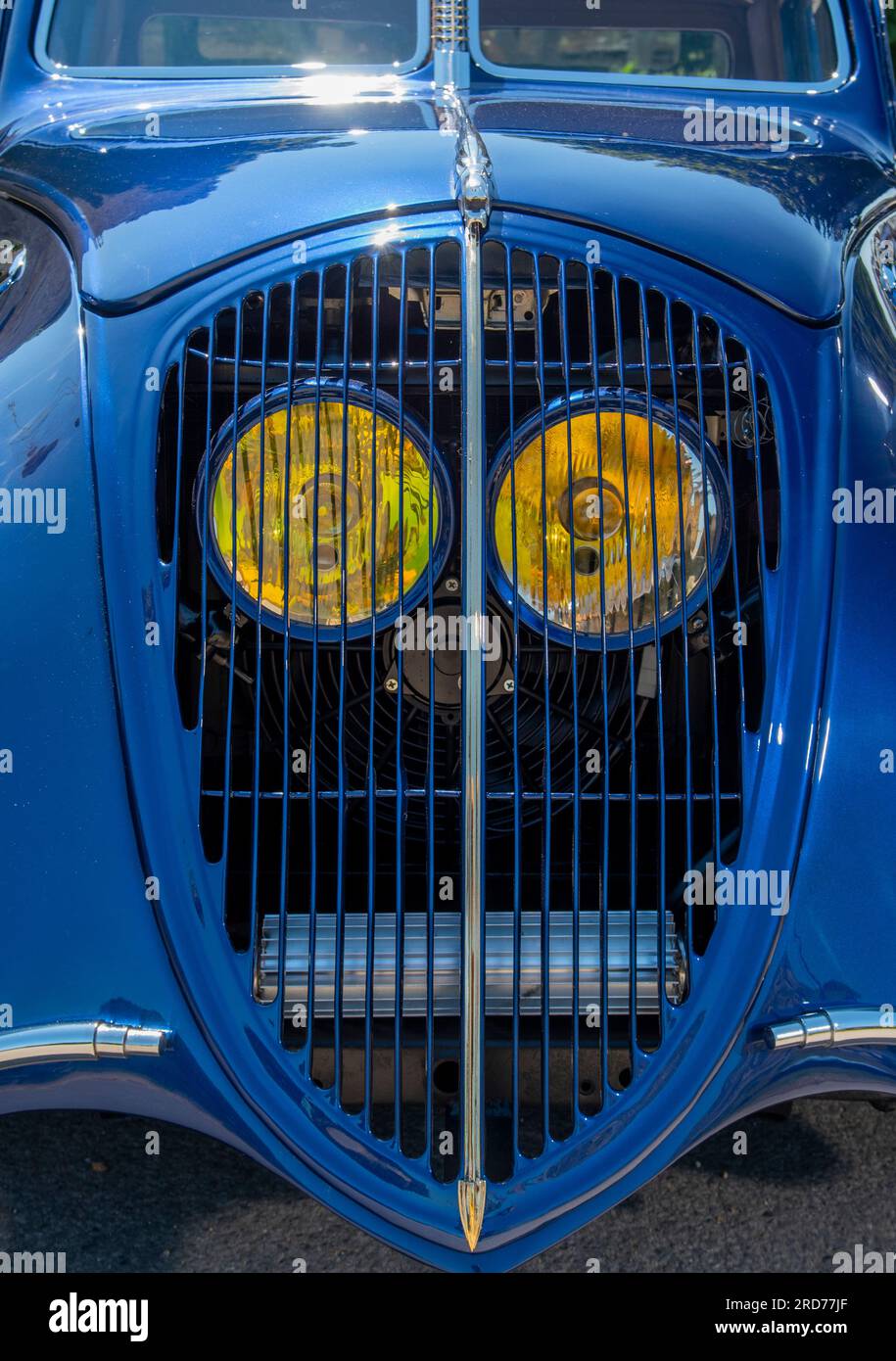 Custom art car creator Andy Saunders' 'Metropolis', based on a Peugeot ...