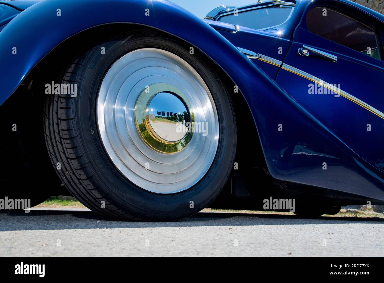 Custom art car creator Andy Saunders' 'Metropolis', based on a Peugeot ...