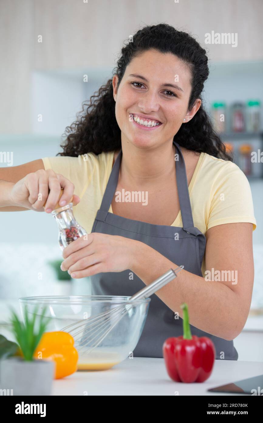 Woman hand mill black pepper hi-res stock photography and images - Alamy