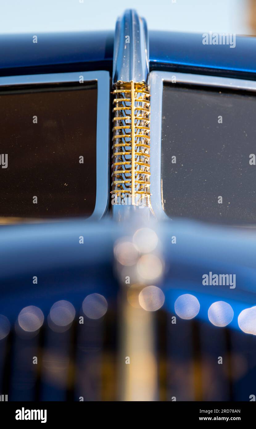 Custom art car creator Andy Saunders' 'Metropolis', based on a Peugeot ...