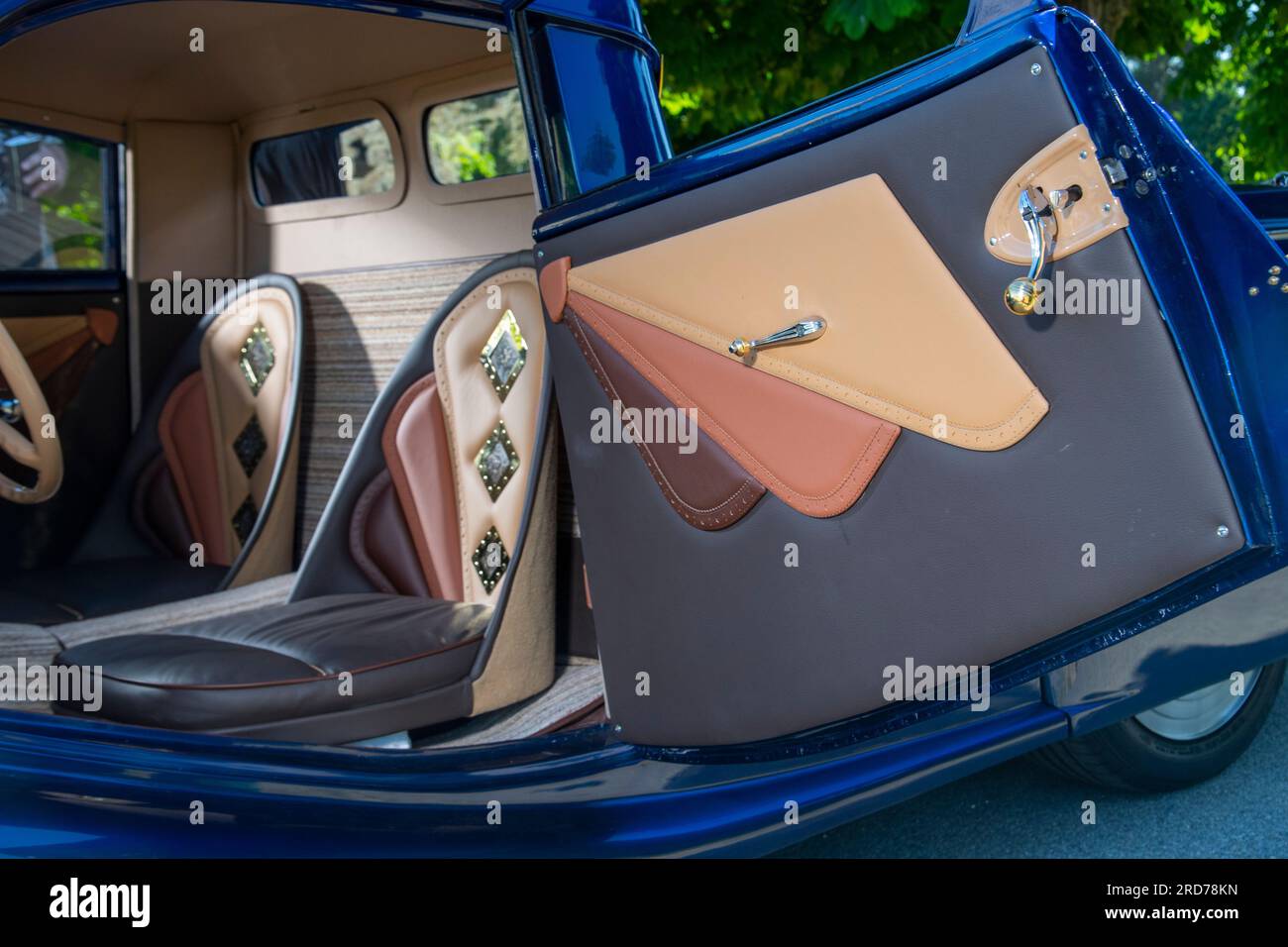 Custom art car creator Andy Saunders' 'Metropolis', based on a Peugeot ...